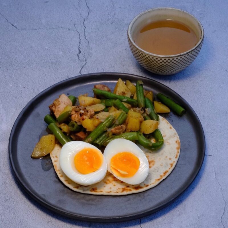 Roti, vegetables, potato and China Mi Lan Xiang black tea - ITC Academy